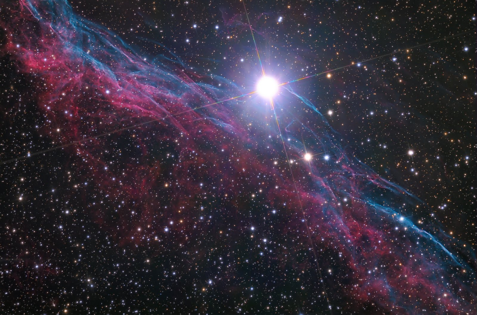 Nebulosa Vassoura de Bruxa, os detritos mais belos do céu