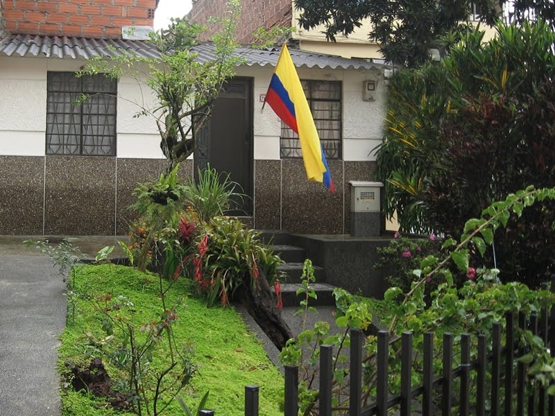 Medellín Re Vista: Una casa colombiana (Medellín, Colombia)