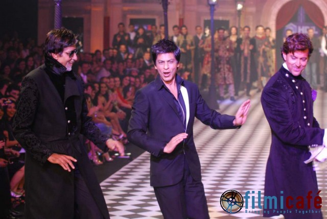 SRK, Bachchan, Hrithik Walk the Ramp Together - Hot PHOTOSHOOT ...