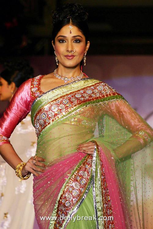 Giselli Monteiro in Saree - Ramp Walk - Hot PHOTOSHOOT Bollywood ...