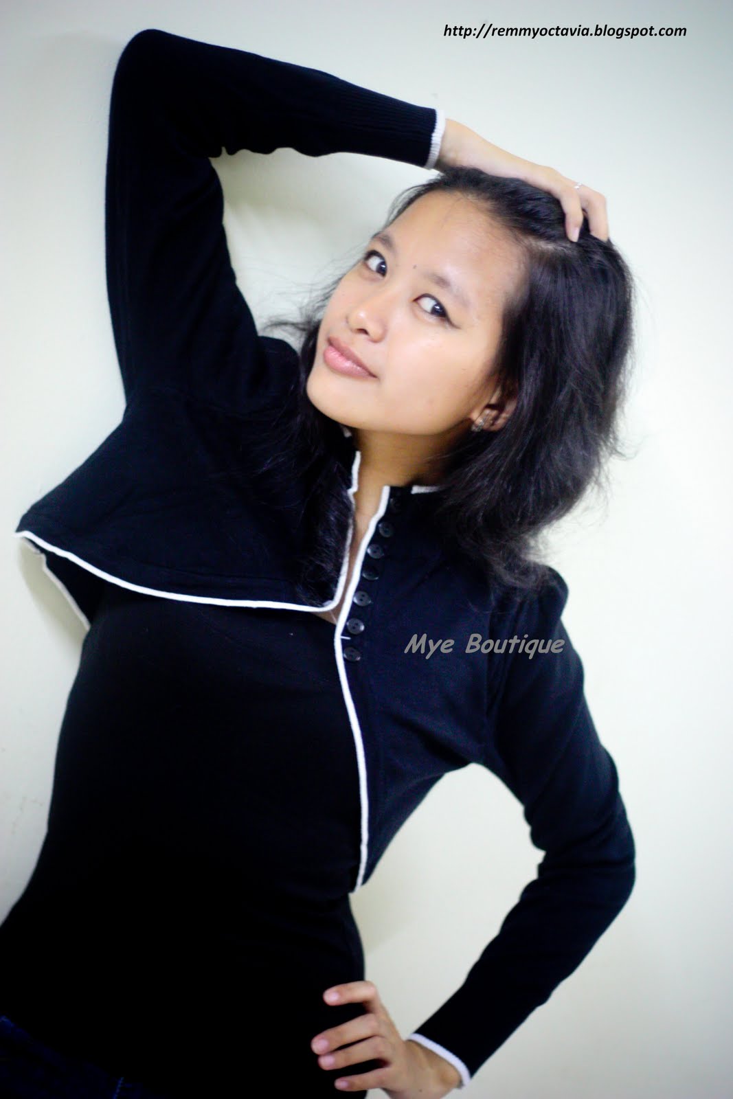 Mye Boutique: Black Knitted Small Jacket