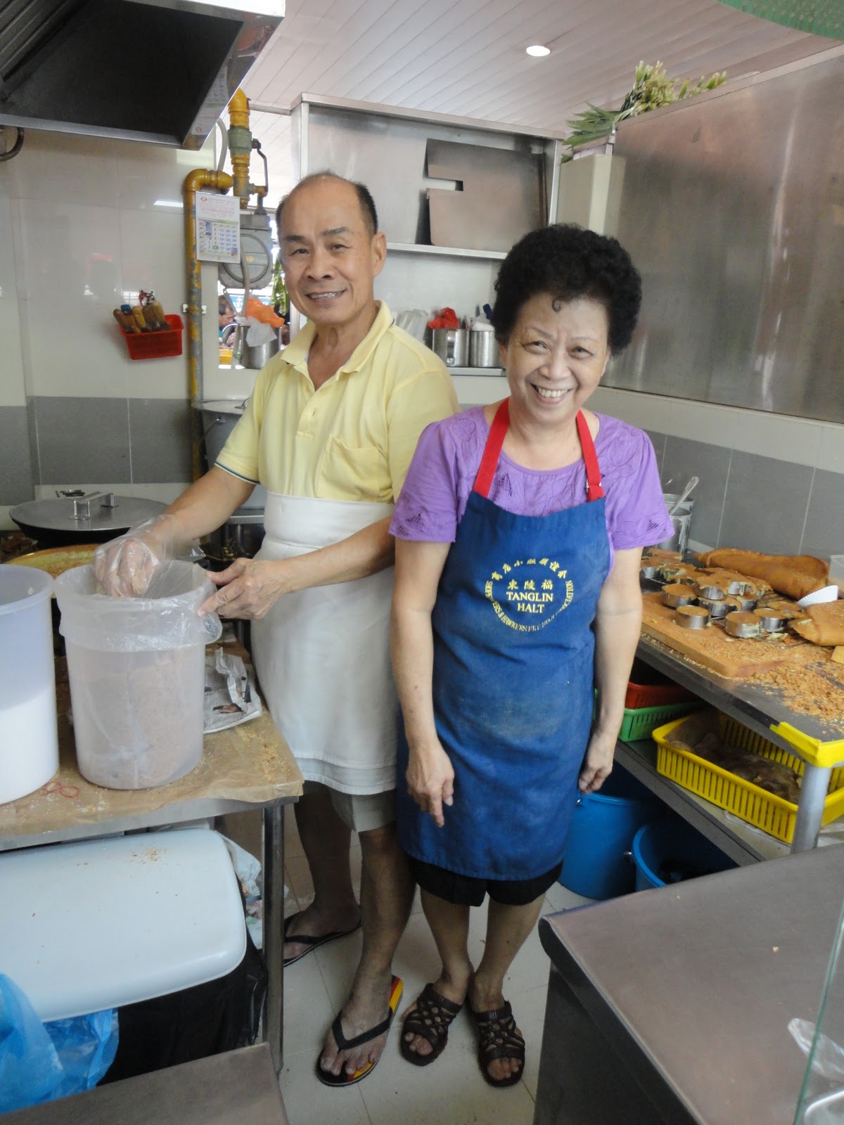 Snacks Attack #2 - Tanglin Halt Original Peanut Pancake 东陵福传统正宗面煎糕|My ...