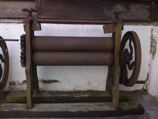 DUNIA SUNAWAN: PENGALAMAN KERJA MENOREH GETAH