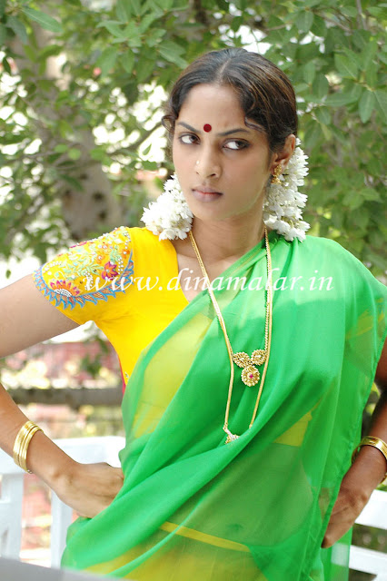 Film Actress Photos Shreya Reddy Hot Navel Show In Saree