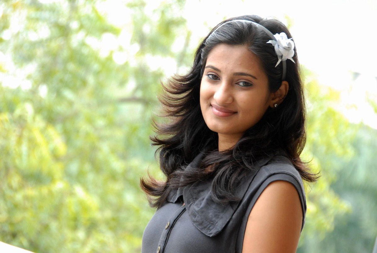 Bombay Actres: Actress Sowmya Photo Shoot Stills
