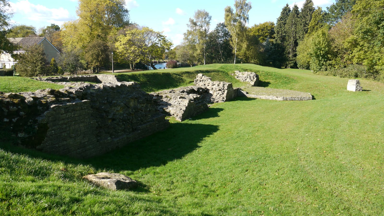 Roman Wall Cirencester - Britain All Over Travel Guide