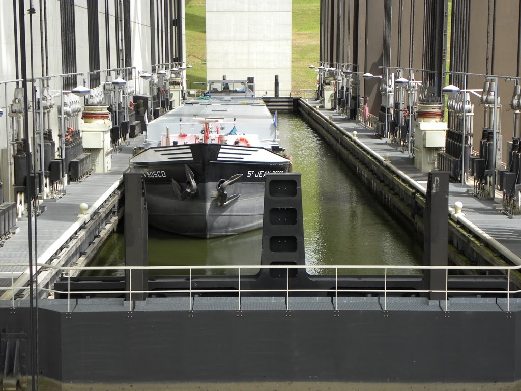 Travellings of Love: The Funicular Boat lift, Strepy-Thieu (Scheepslift)