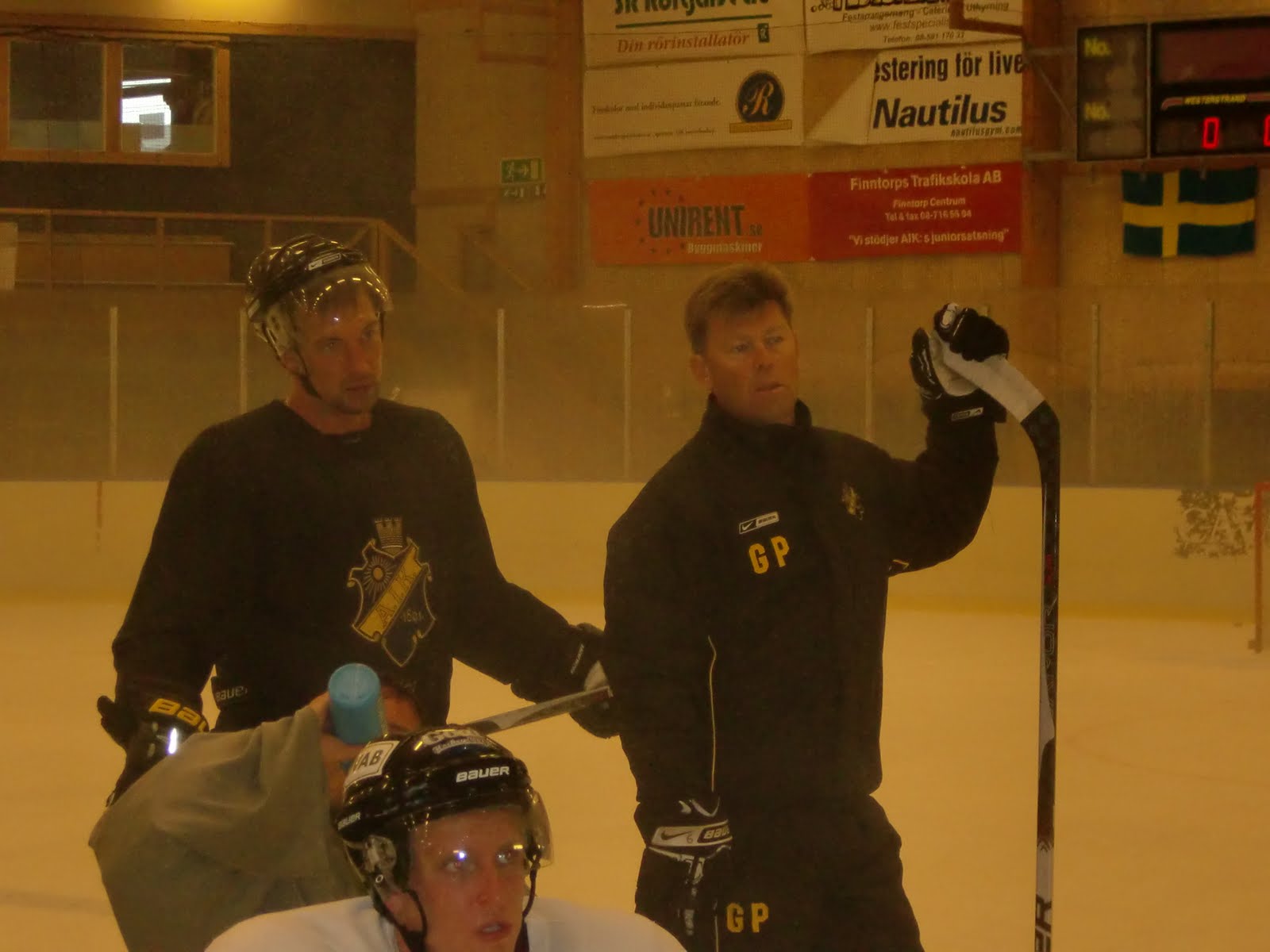 Hockey - med Marie Hallman: Gunnar Persson: " De har bestämt sig för ...