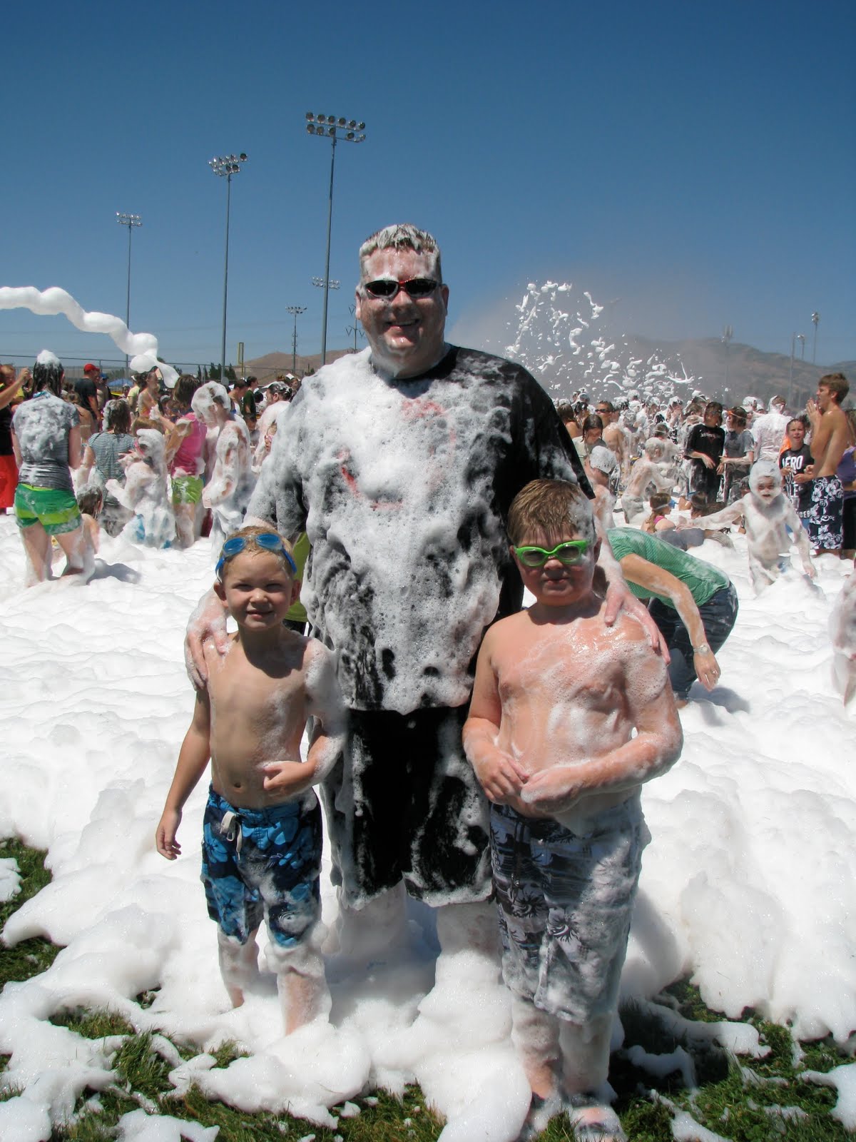 Jon & Maeva: Foam Party!