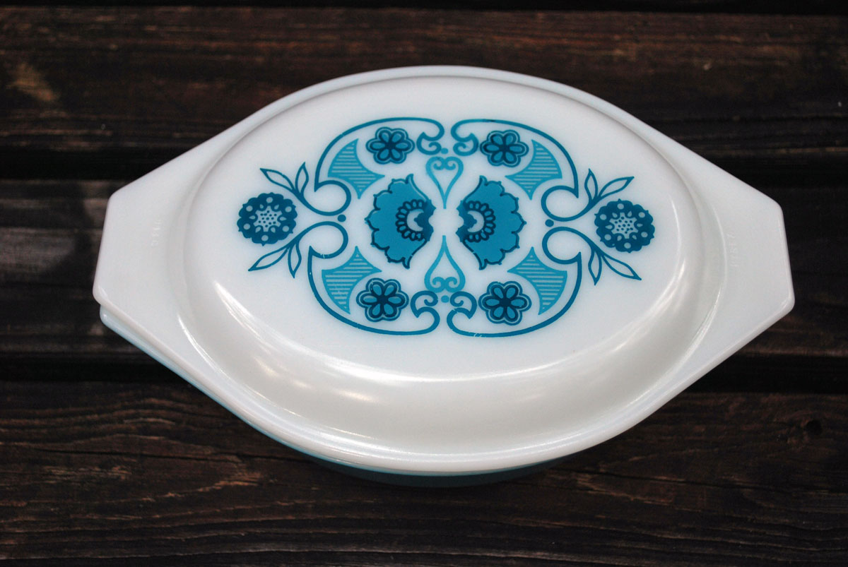 junk2funk: Vintage Pyrex Casserole Dish