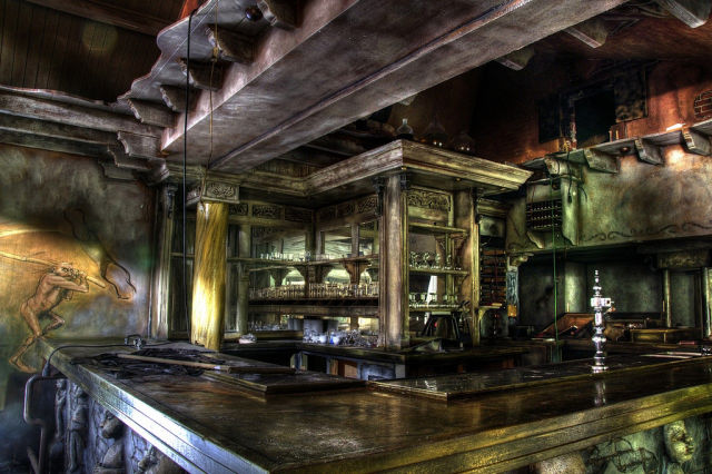 Just Cool Pics: A Spooky Abandoned Restaurant