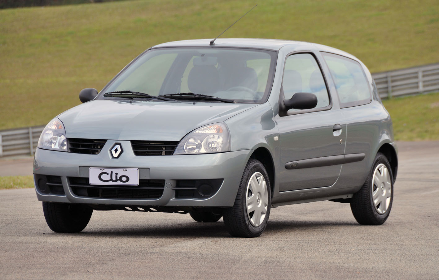 A Tração Total: Renault estende garantia do Clio para tres anos