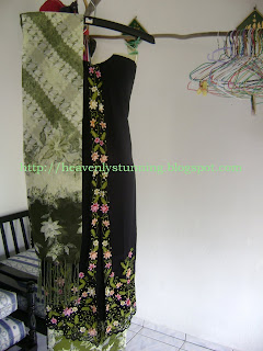 ~HeaVeNLy StuNNiNg~: KAIN KEBAYA BUNGA TIMBUL