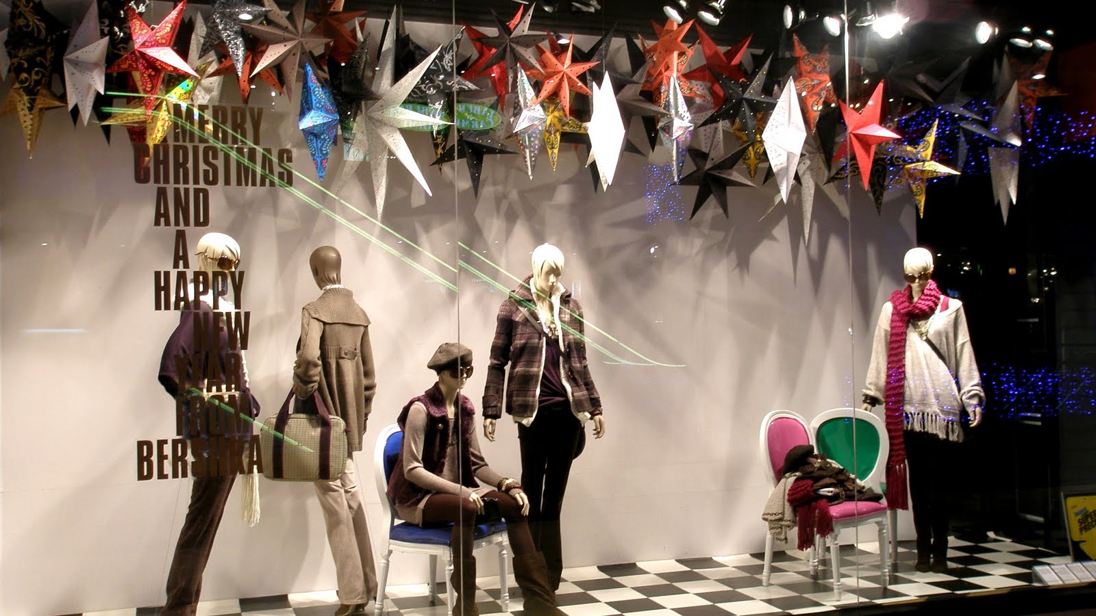 la plaza españa: ESCAPARATE./LO QUE EL VIENTO SE LLEVO.