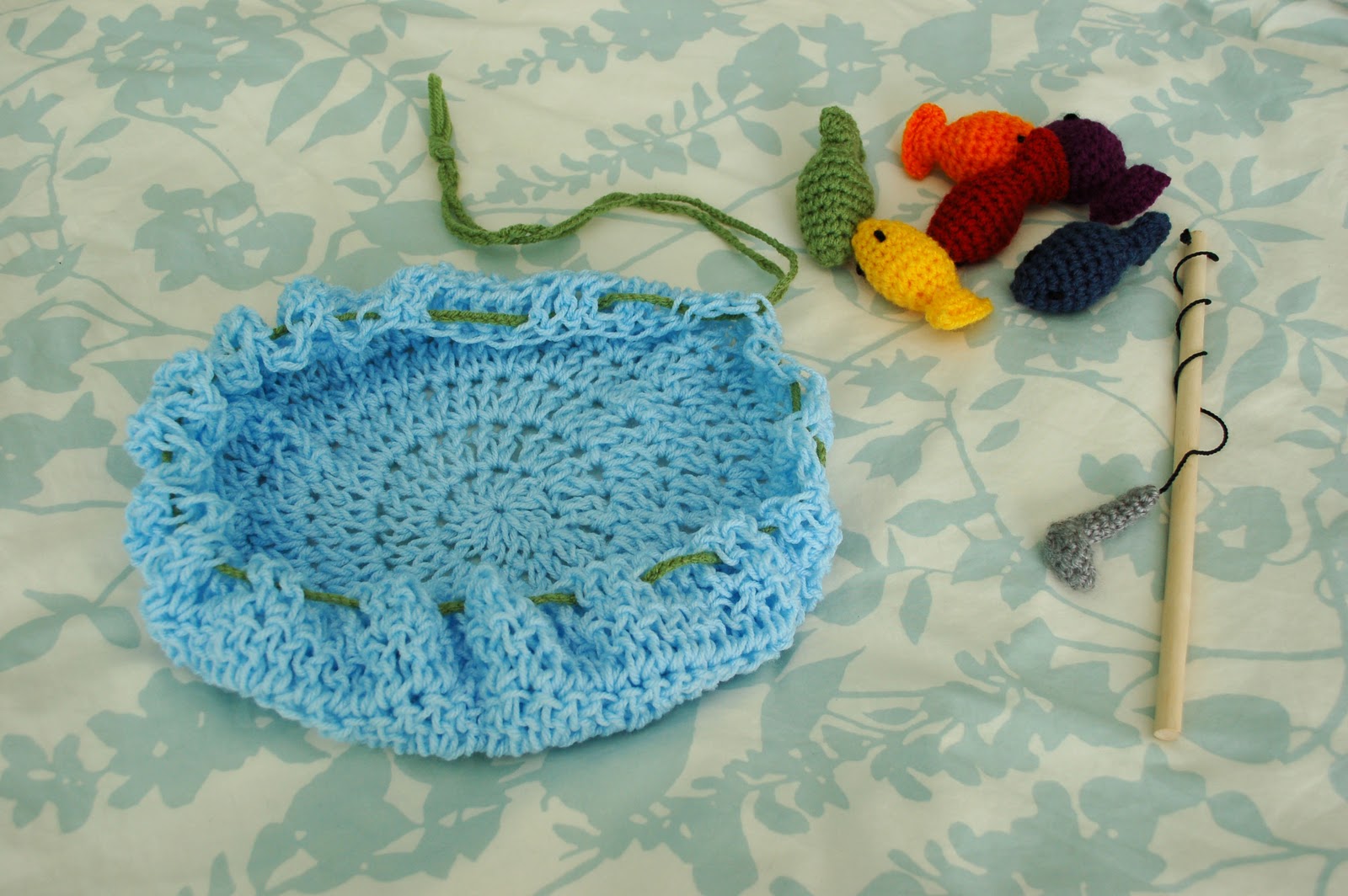 Alli Crafts: Free Pattern: Fishing Game Kid's Toy