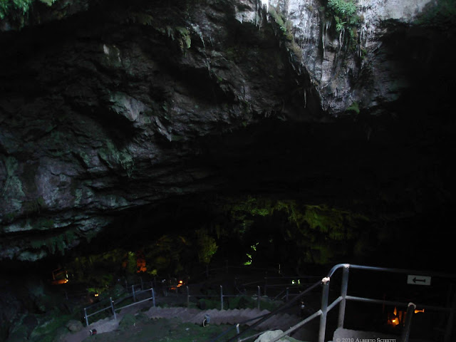 In esplorazione oltre lo stagno di rane: In cerca dei Titani: le grotte ...