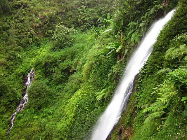 Remike utazo bloggja: Cangar hot spring + waterfall