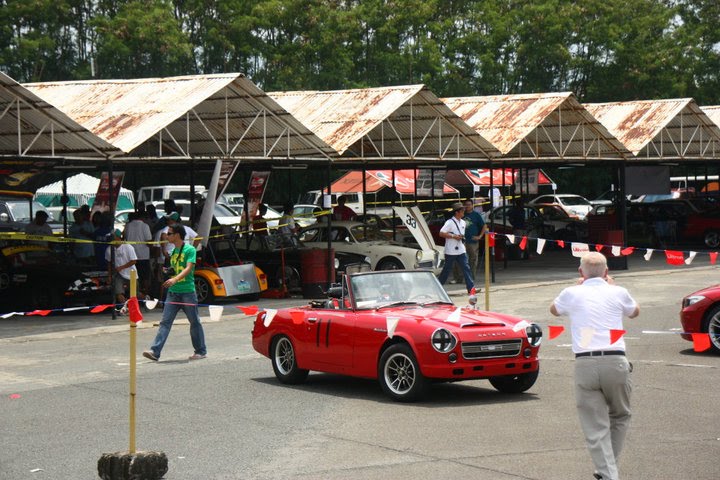 Vintage Race at the Subic International Raceway - Datsun Roadster Forum ...