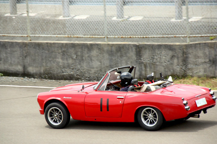 Vintage Race at the Subic International Raceway - Datsun Roadster Forum ...