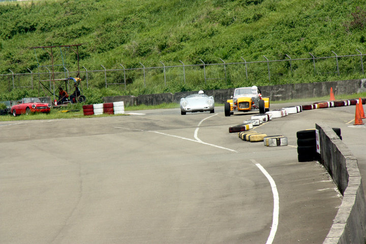 Vintage Race at the Subic International Raceway - Datsun Roadster Forum ...