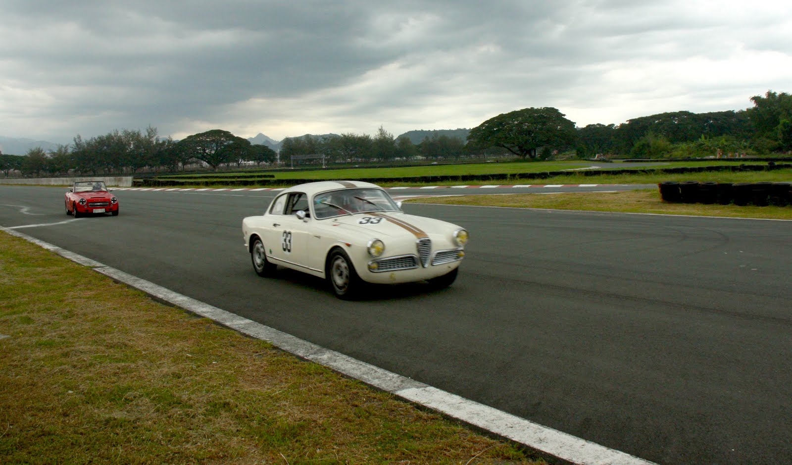Vintage Race at the Subic International Raceway - Datsun Roadster Forum ...