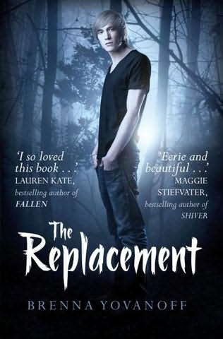 Girly Books: The replacement - Brenna Yovanoff