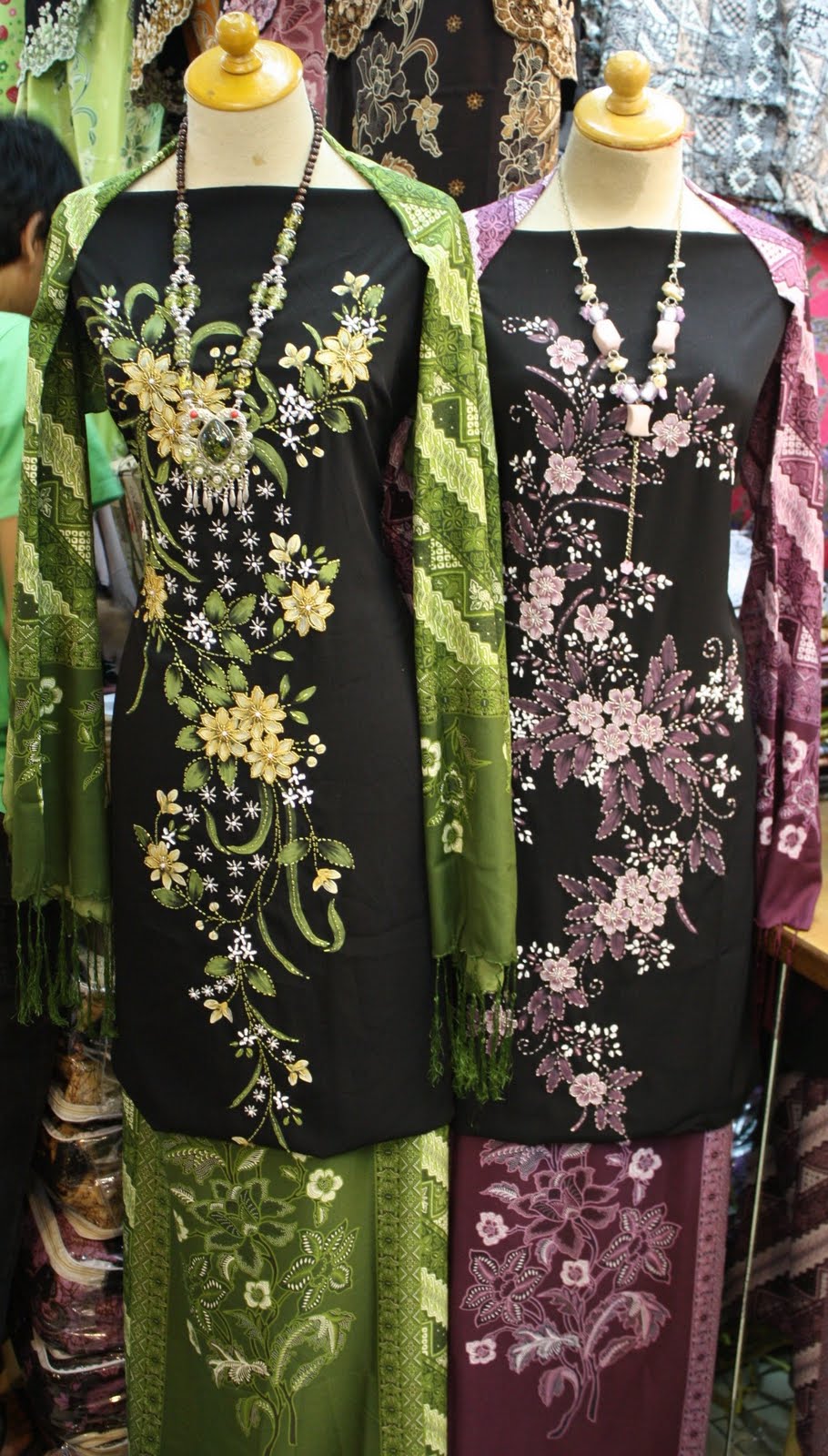 NRF Store2u-Boutique Wholesaler: Kain Kurung Corak Bunga (Lukis + Labuci)