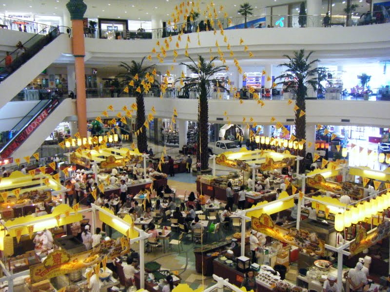 Korat Weekends Blog: Vegetarian Festival 2010 at The Mall Korat