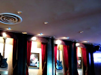 Malaysia And Cambodia: 76. Hard Rock Cafe @ Hard Rock Hotel and a Rock Band