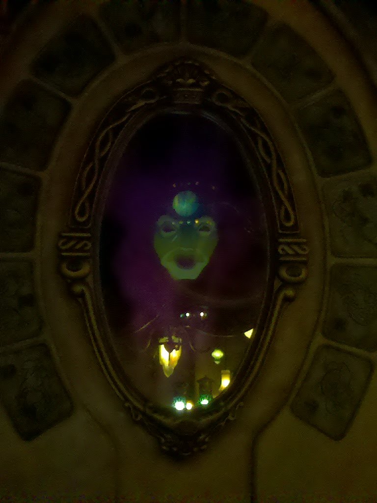 Disney magic mirror snow white - responsebasta