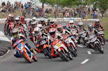 CARIU DONES MOTOR: BALAP MOTOR