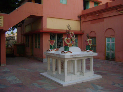 PHOTO OF GAUDIYA MATH, Mayapur-Nabadwip-Godrum: Sribas Angan / The ...