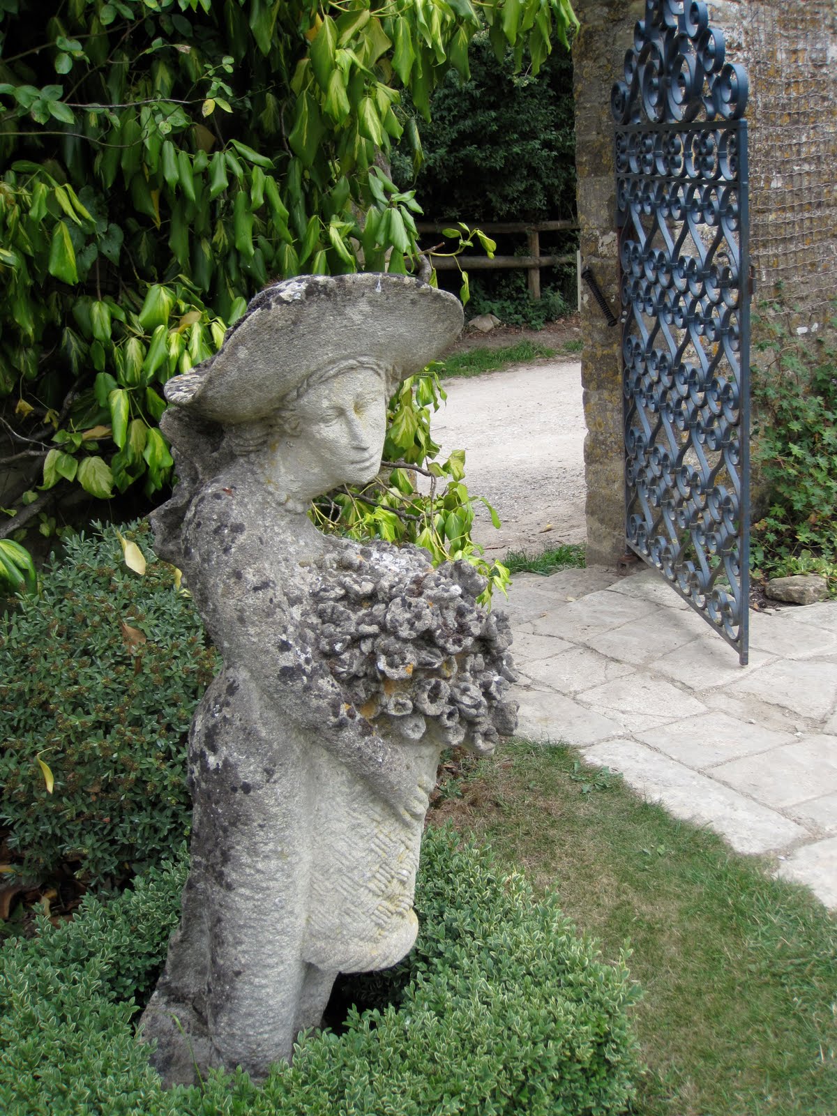 Phyllis Odessey: Grand, but not Grandoise: Barnsley House - Rosemary Verey