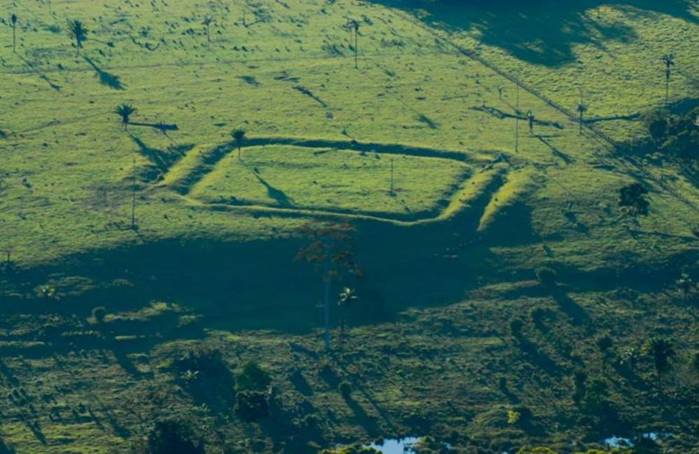 LAMBARITÁLIA: Obra em estrada leva à 'descoberta' de geoglifos em Rondônia