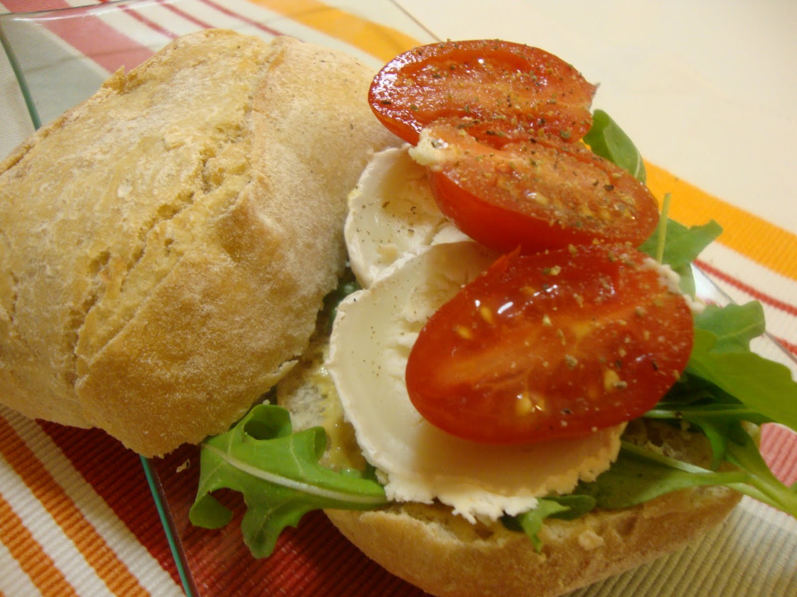 As Minhas Receitas: Sandes de Queijo de Cabra com Rucula e Tomate