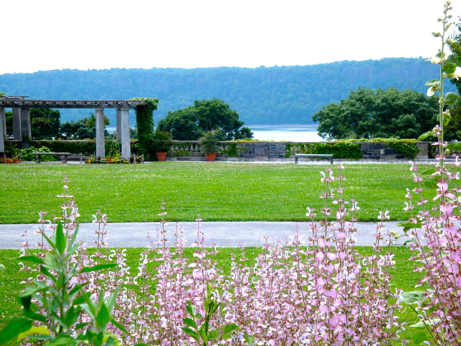 The New York Escapist: Wave Hill in Riverdale via Bike (or not)