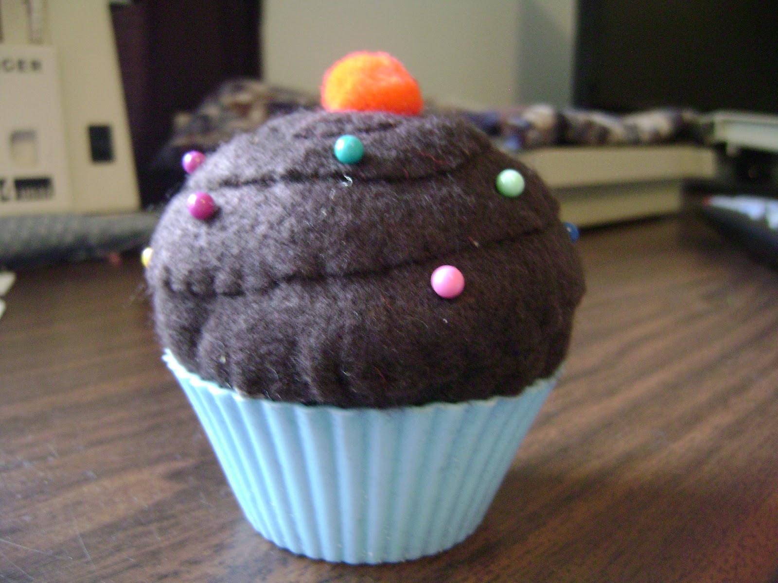 Always Sew Love: Cupcake Pincushion