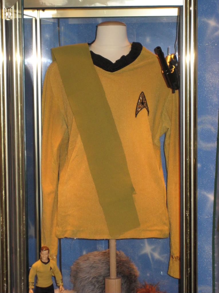 Color of Command fabric: Velour vs. Nylon? - Star Trek Uniforms and ...