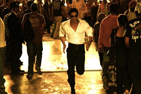 *WE LOVE SRK* Fun Blog,: SRK's 'Ra.One' First look, Movie still,