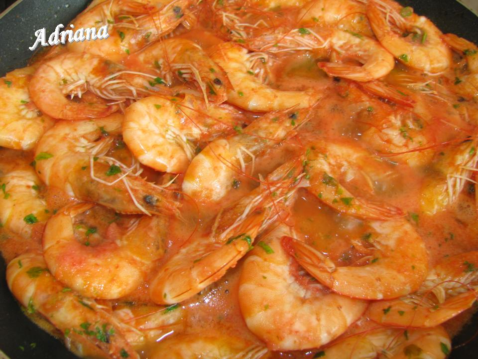 Pofta de ceva gustoos !: Creveti in unt si sos de rosii