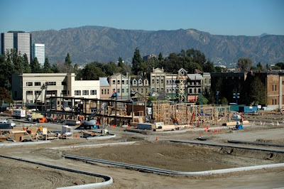 Dear Old Hollywood: Universal Studios Courthouse Square is Back!