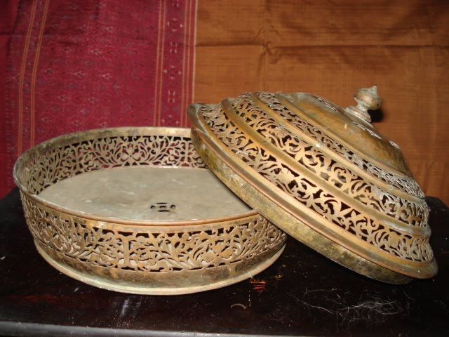 .: DULANG TEMBAGA TEBUK BERTUDUNG