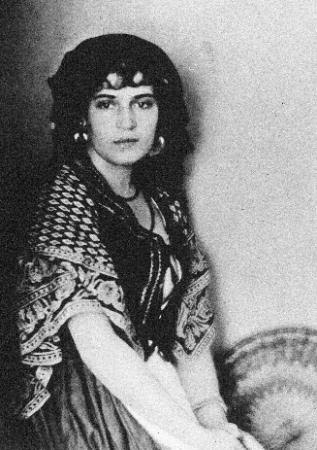 One Day At A Time: Tina Modotti ... brilliant!
