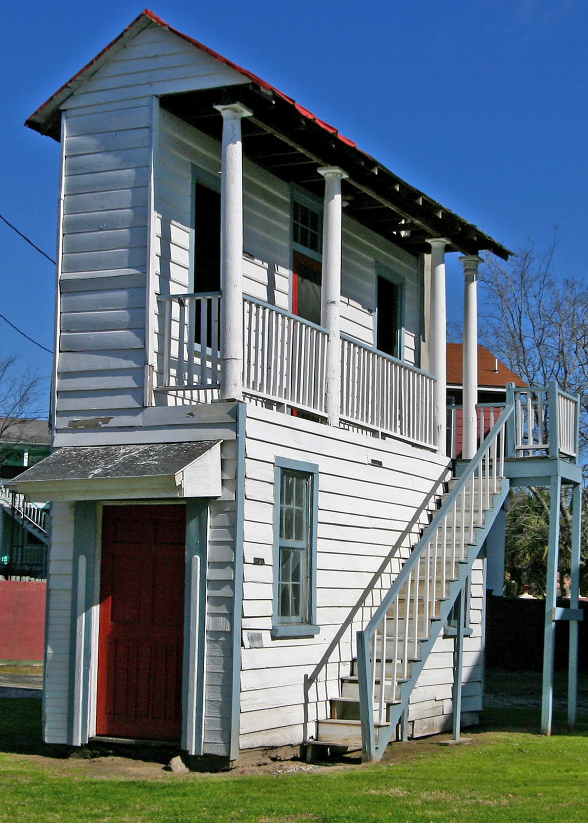 16 Thin Buildings ~ Now That's Nifty