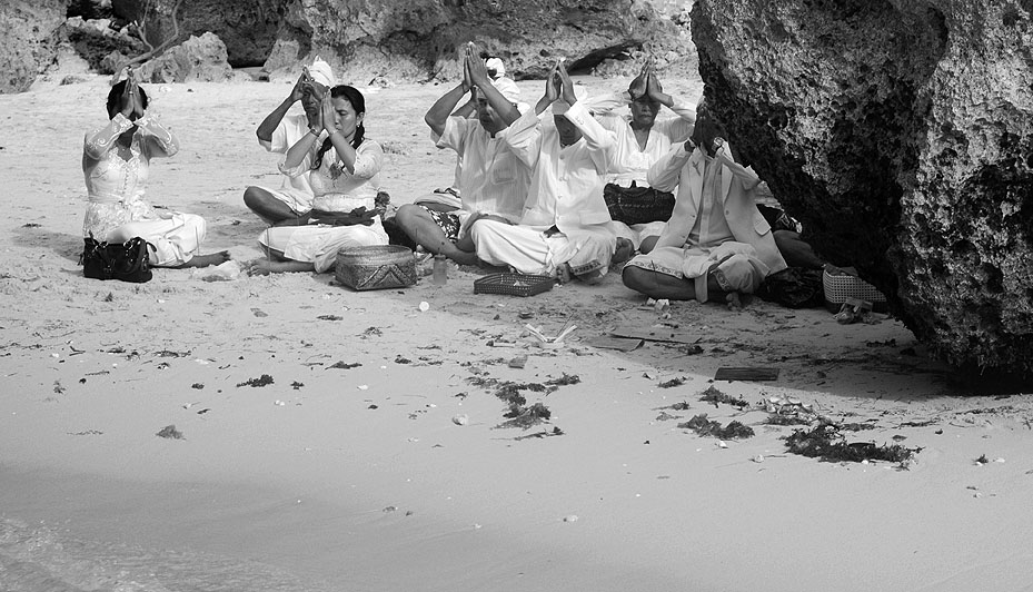 photobento : greg naeseth photography: prayers on the beach