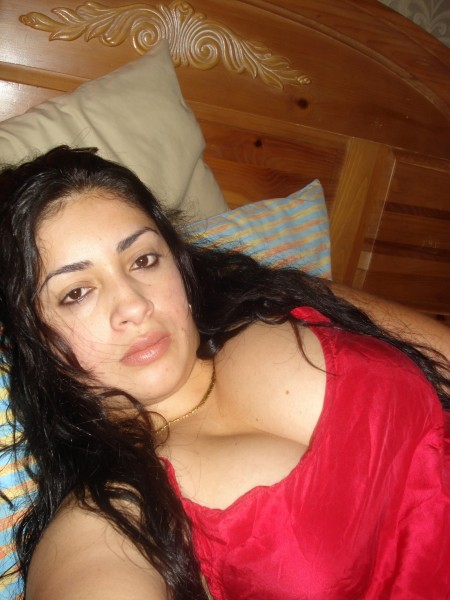 Glamour Images: Hot Cleavage Aunties