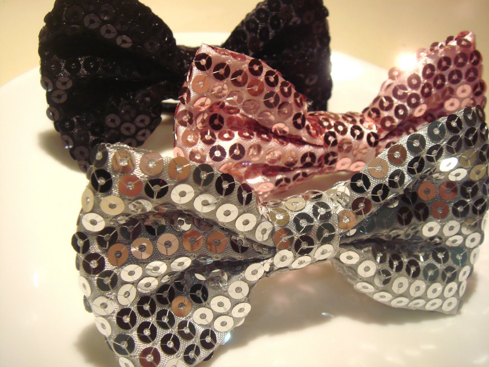 ♥ GuiltyBerry ♥: BOW DISHES ON PLATES