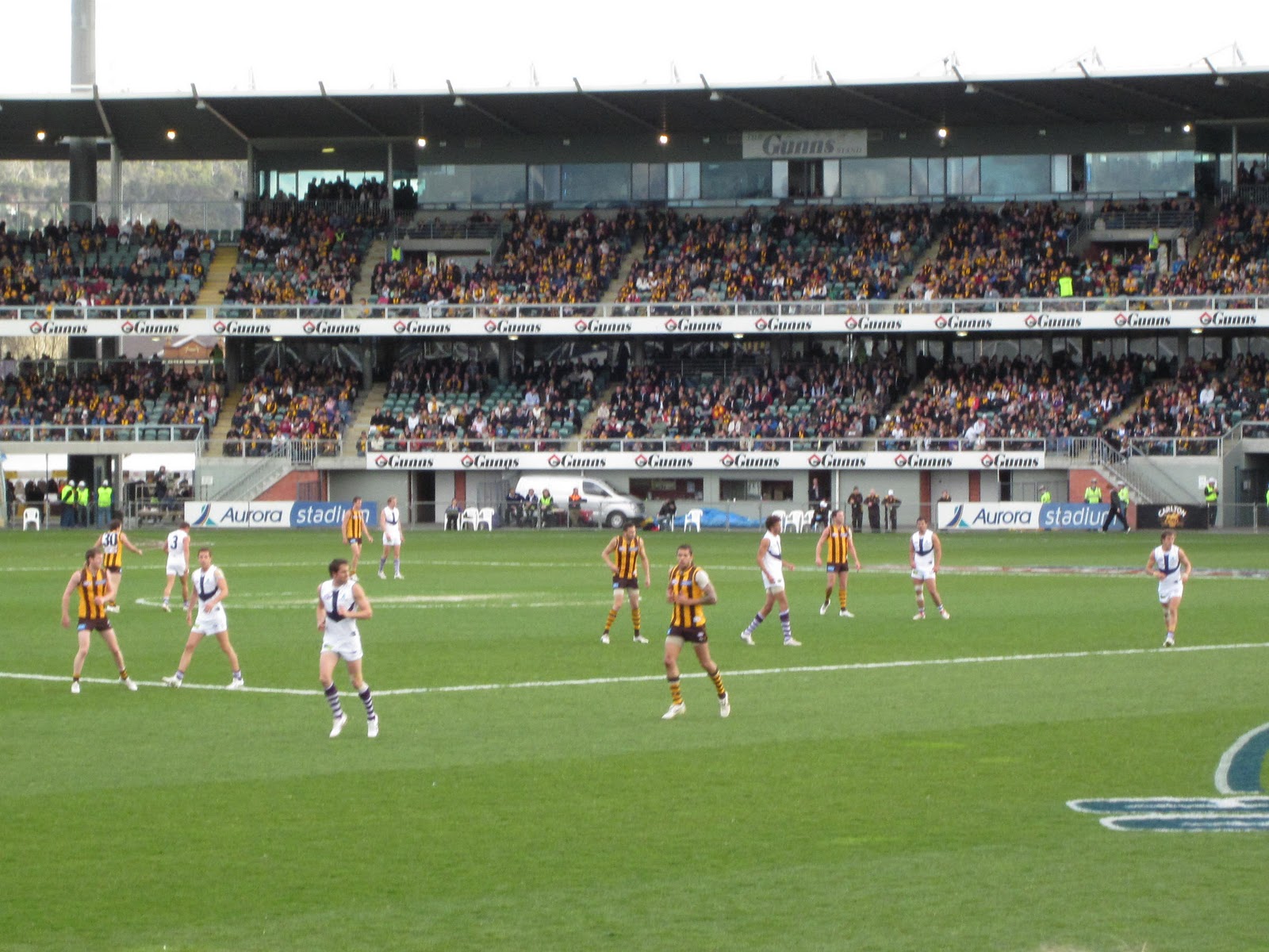 Tassie Twosome: Aussie Rules Football!