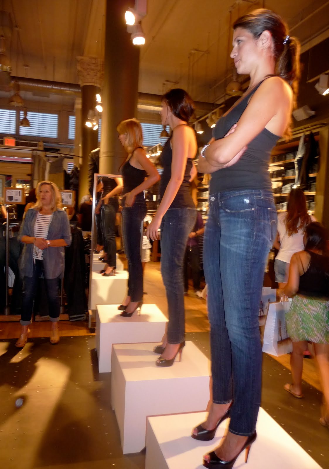 LEVI'S® CURVE ID - PREVIEW