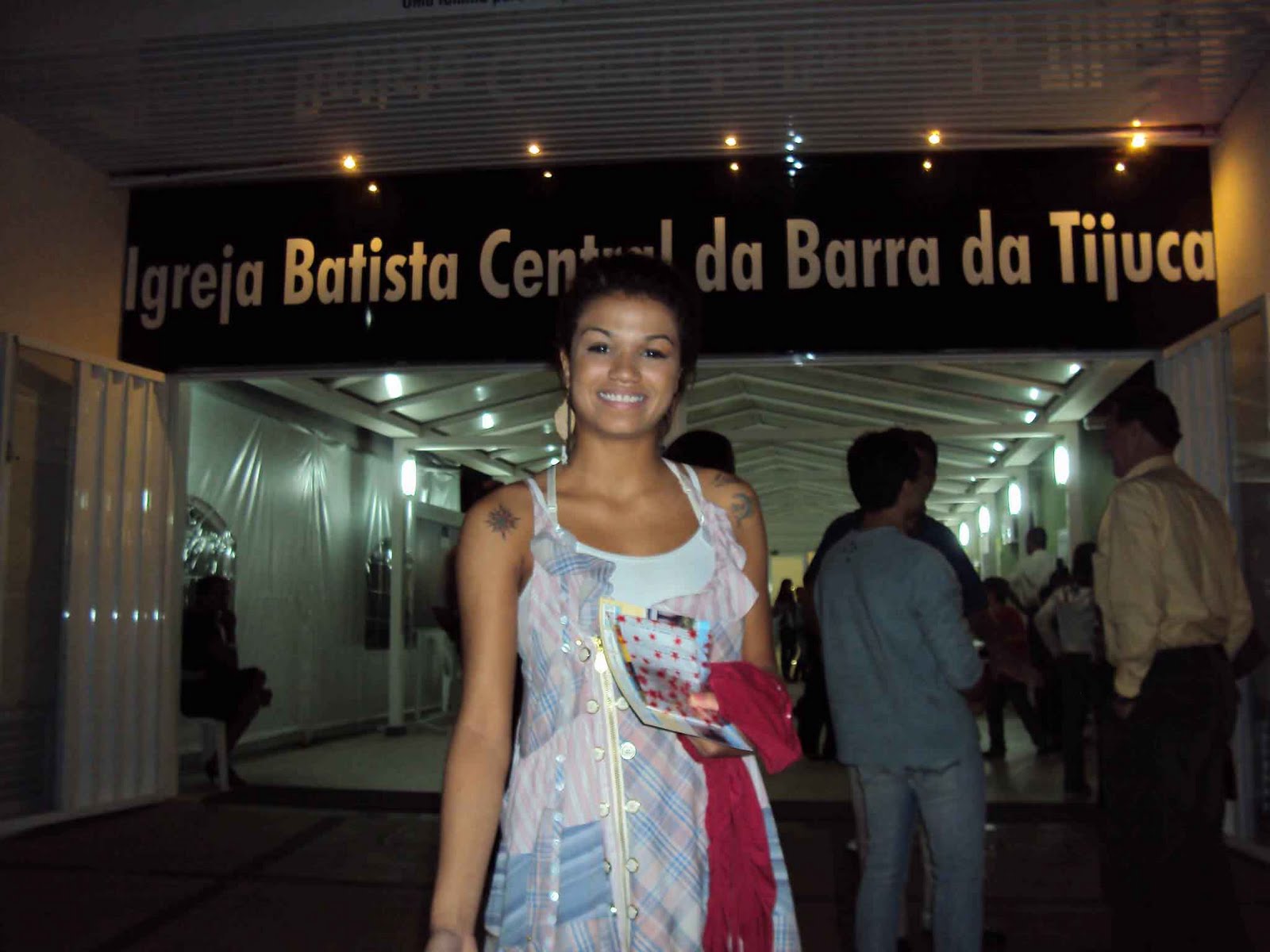 Princesinha do Funk: Mc Sabrina vai á igreja